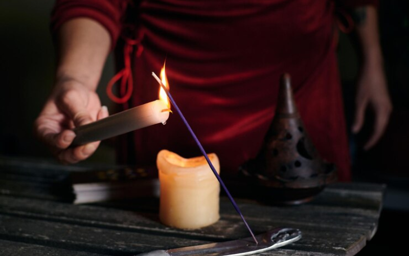 Step-by-Step Guide On How to Use Incense Sticks – Charu Perfumery House